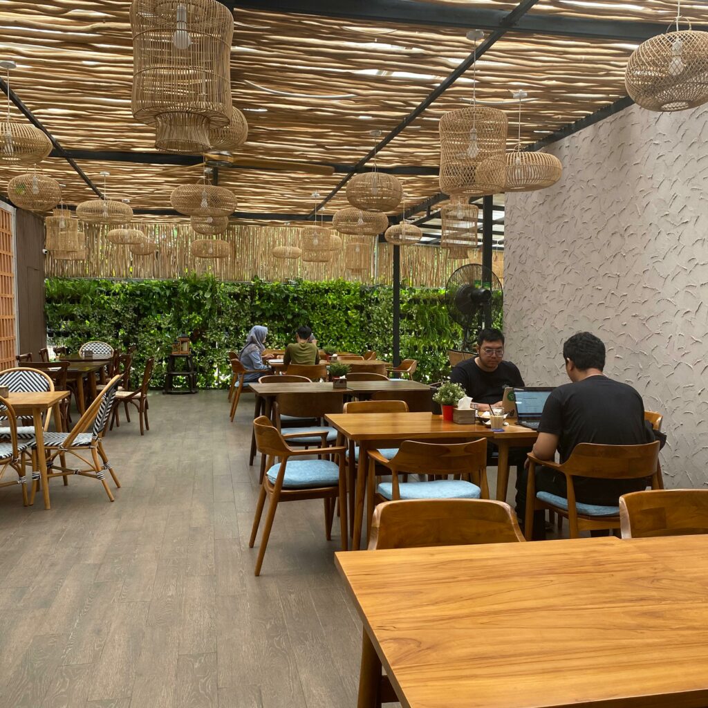 Kafe Kebon Kita Hadirkan Oase Hijau di Tengah Hiruk Pikuk Kabupaten ...